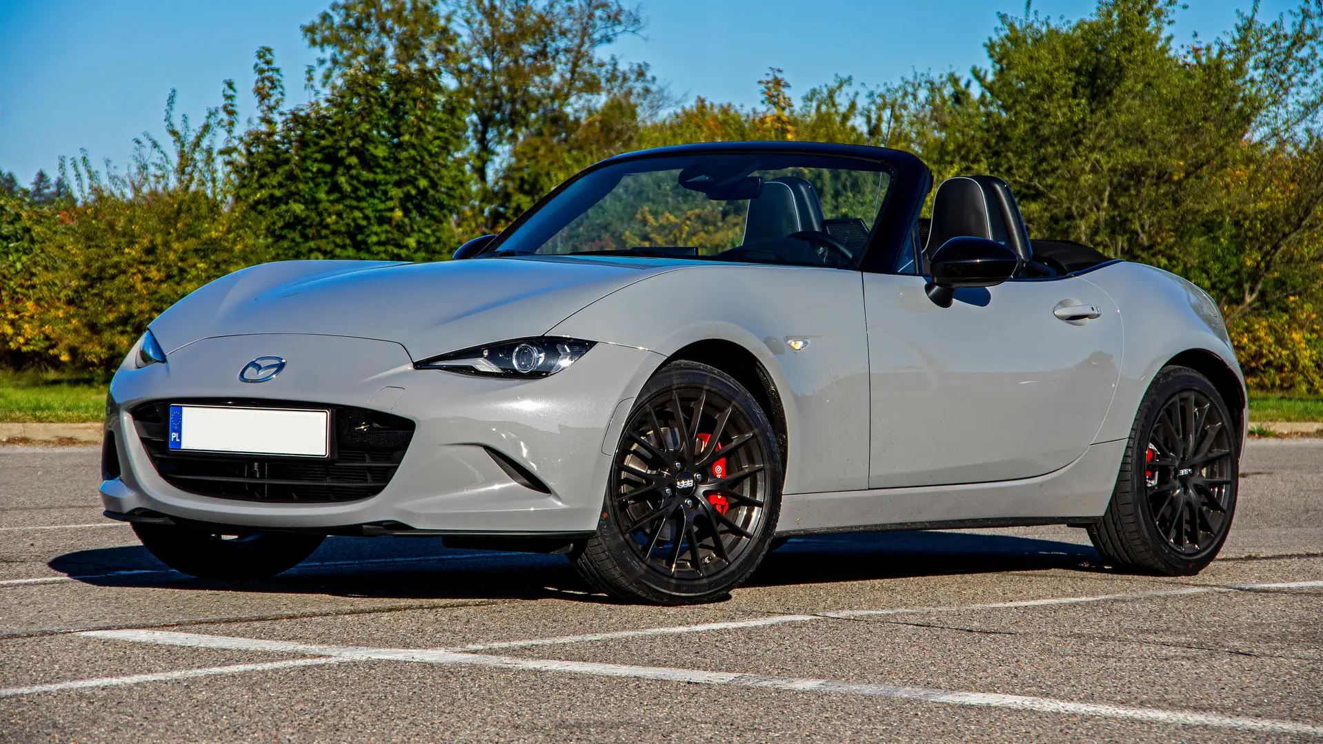 Kontynuuje tradycję w najlepszym znaczeniu tych słów. Mazda MX-5 ND 2.0 ...